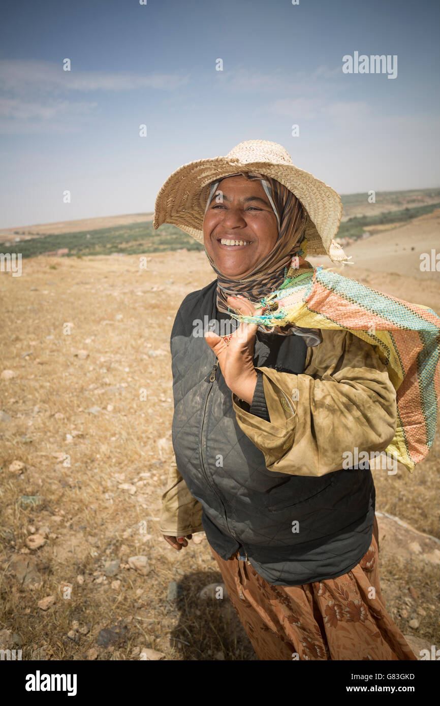 Marocco donne abiti tradizionali immagini e fotografie stock ad alta ...