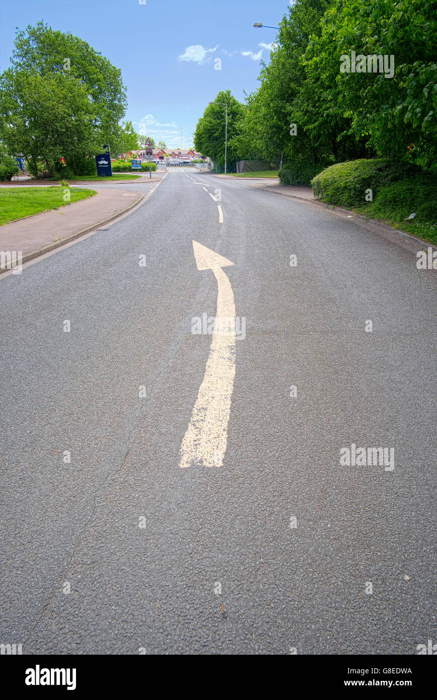 Segnaletica stradale a freccia immagini e fotografie stock ad alta ...