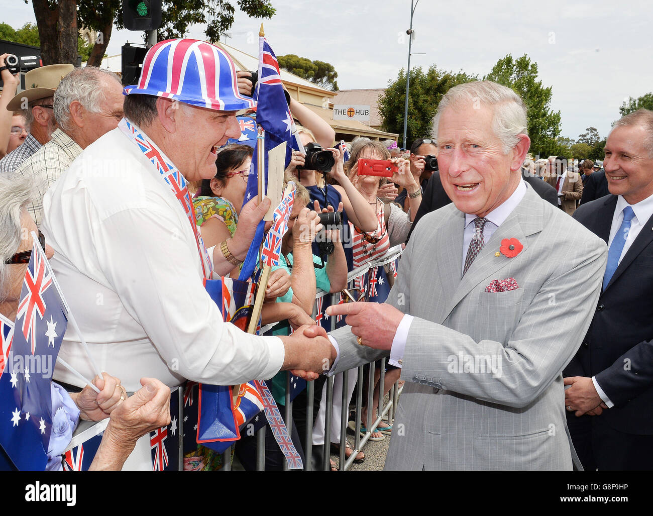 Principe di galles incoronazione street visit immagini e fotografie ...