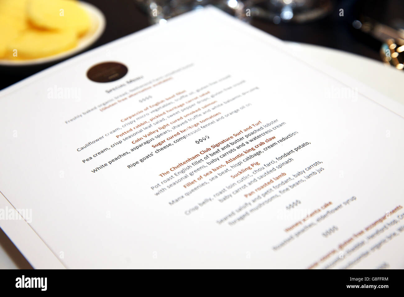 Il menu del club di cheltenham all'ippodromo di cheltenham immagini e ...