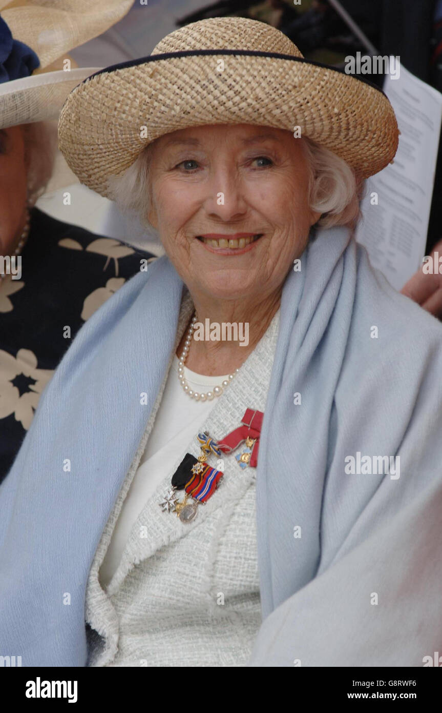 Dame vera lynn a 90 vera lynn immagini e fotografie stock ad alta ...