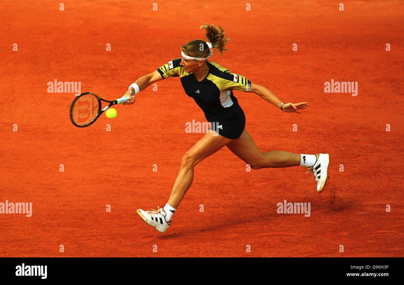 Steffi Graf si affondo per una palla sulla linea di base Durante la sua ...