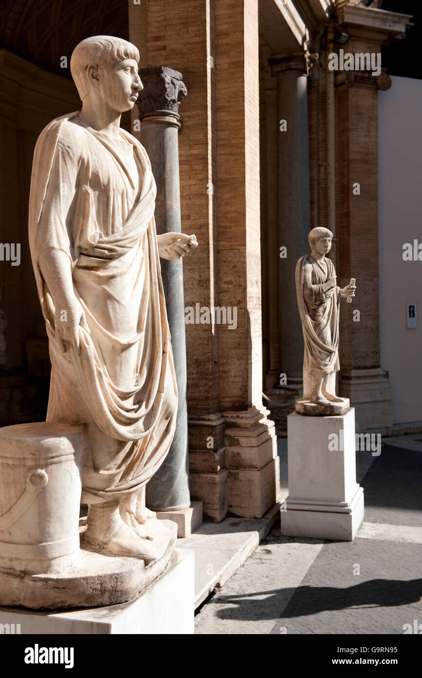 Statue romane a Cortile Ottagono, Museo Pio Clementino, Musei Vaticani ...