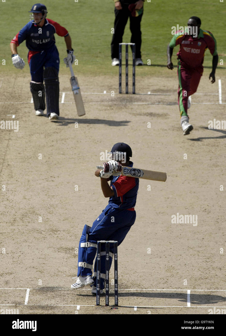 Wickets a palla da pipistrello a figura intera mangpb immagini e ...