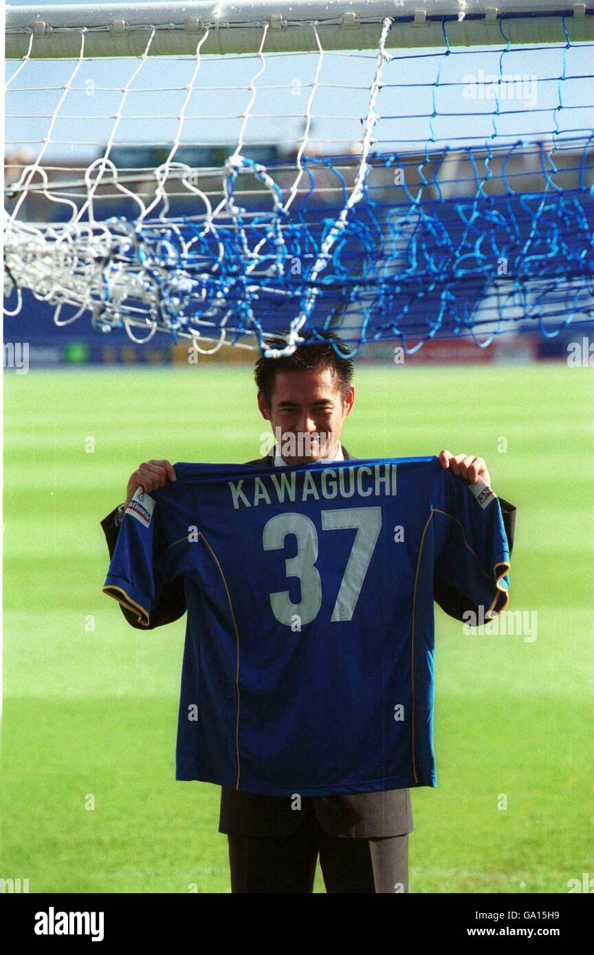 Il portiere della nazionale giapponese yoshikatsu kawaguchi posa sotto ... Il portiere della nazionale giapponese yoshikatsu kawaguchi posa sotto ...