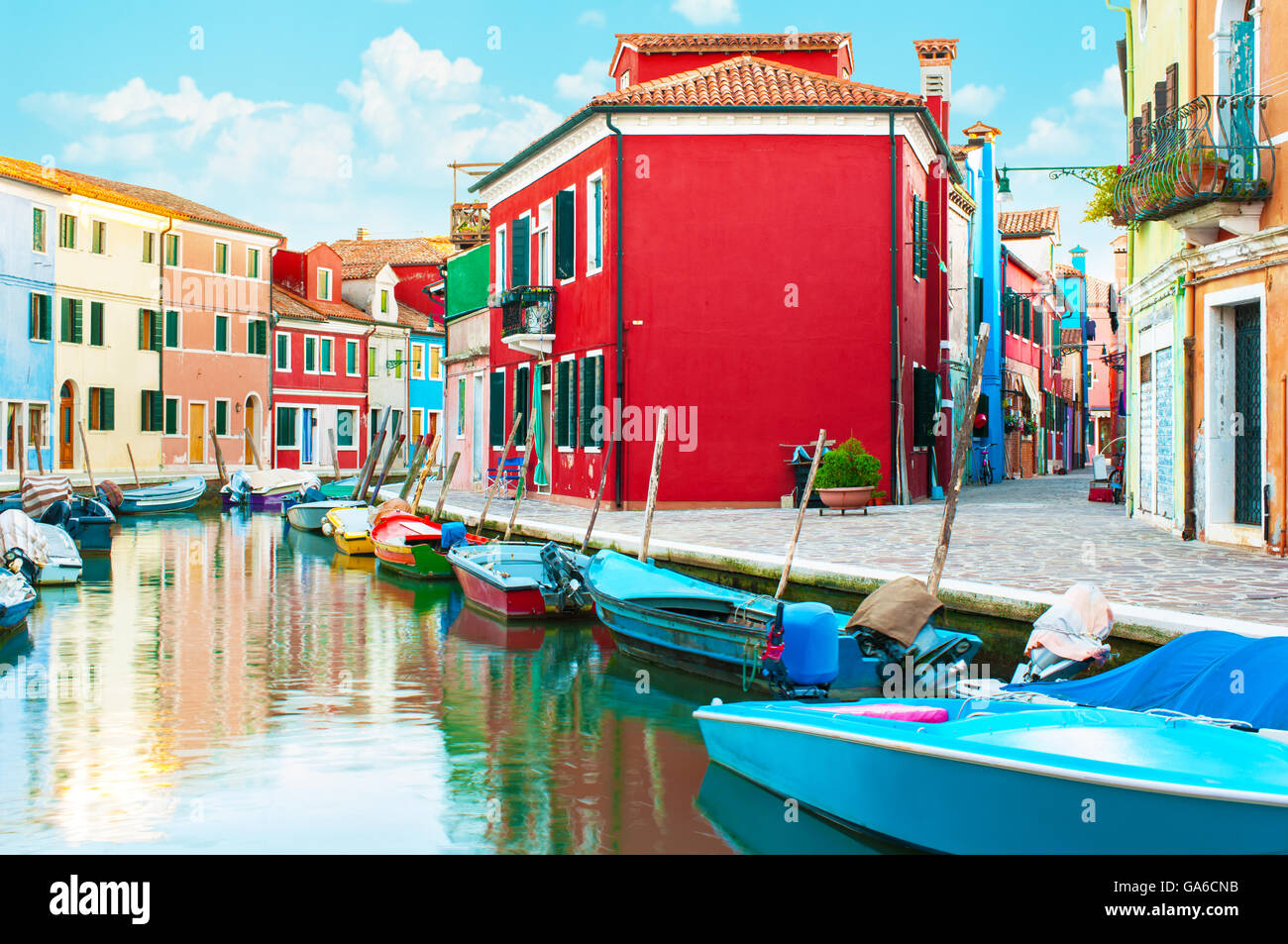 Casa colorata italia immagini e fotografie stock ad alta risoluzione ...