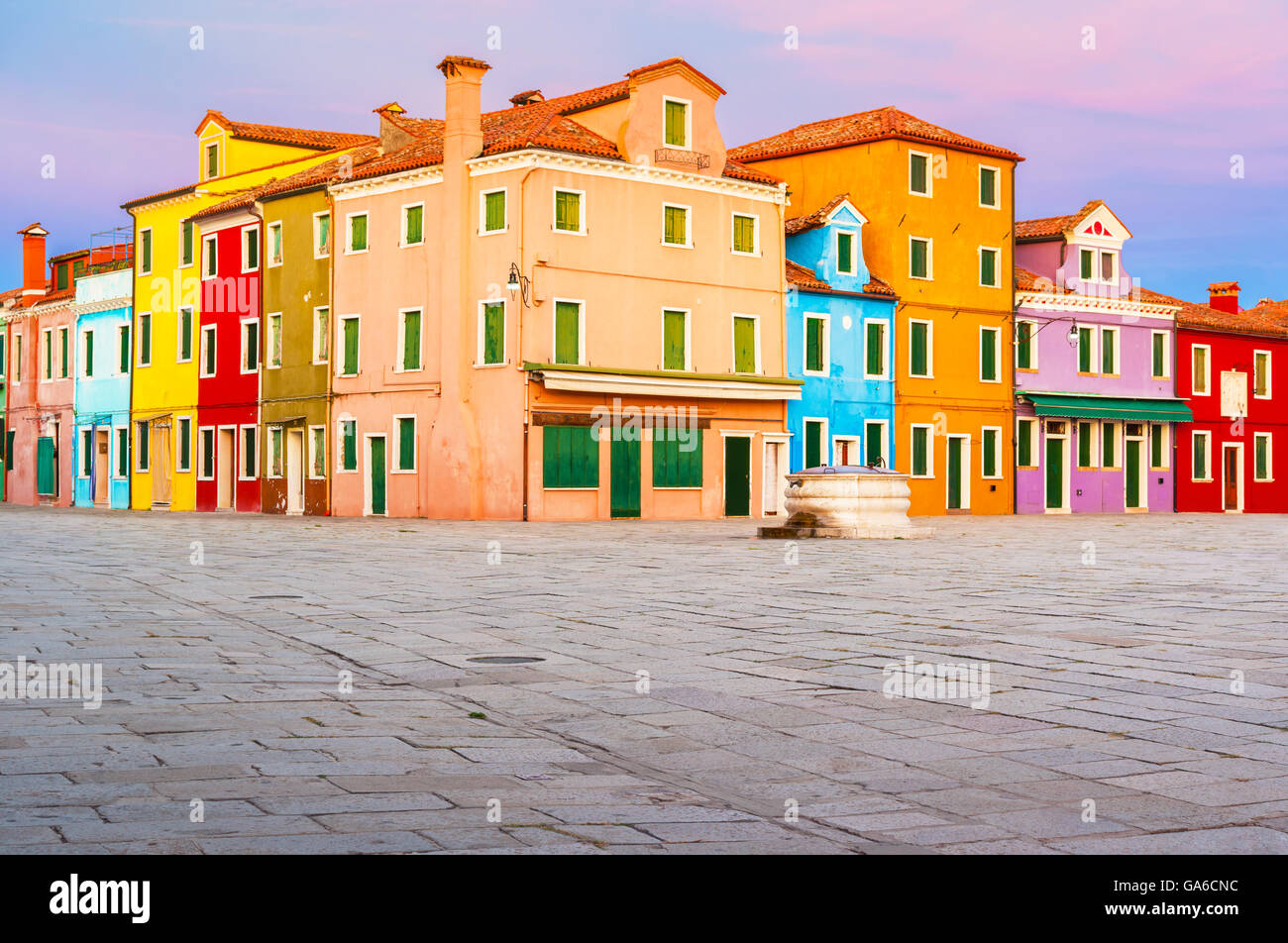 Burano casa colorata immagini e fotografie stock ad alta risoluzione ...
