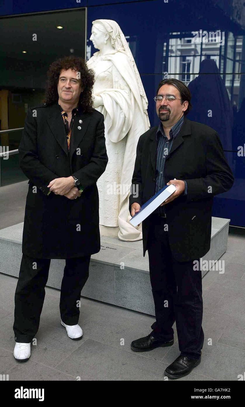 Brian May CBE ha concluso la sua tesi dottrale sulle 'velocità radiali ...