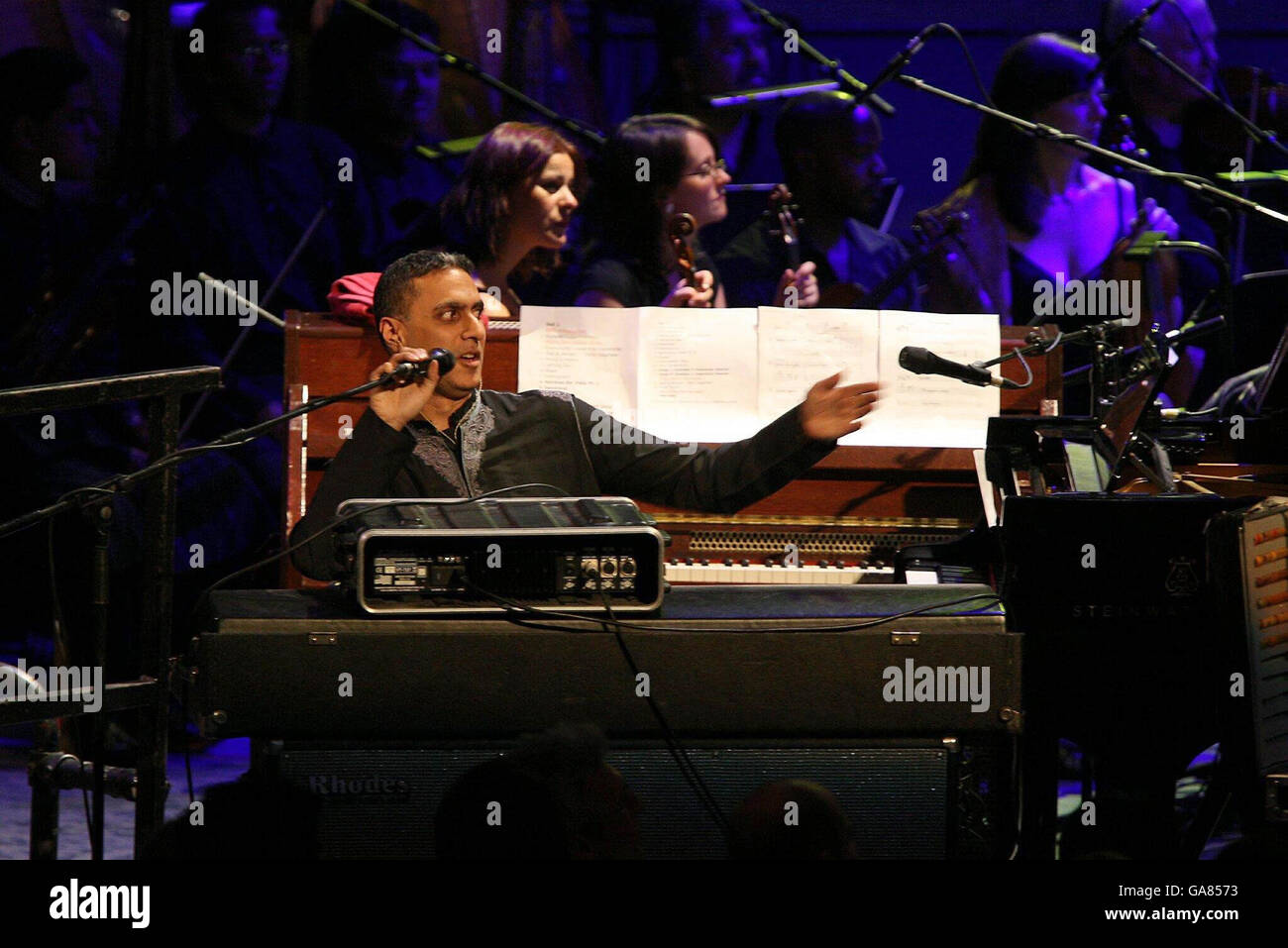 Bbc proms nitin sahney london immagini e fotografie stock ad alta ...