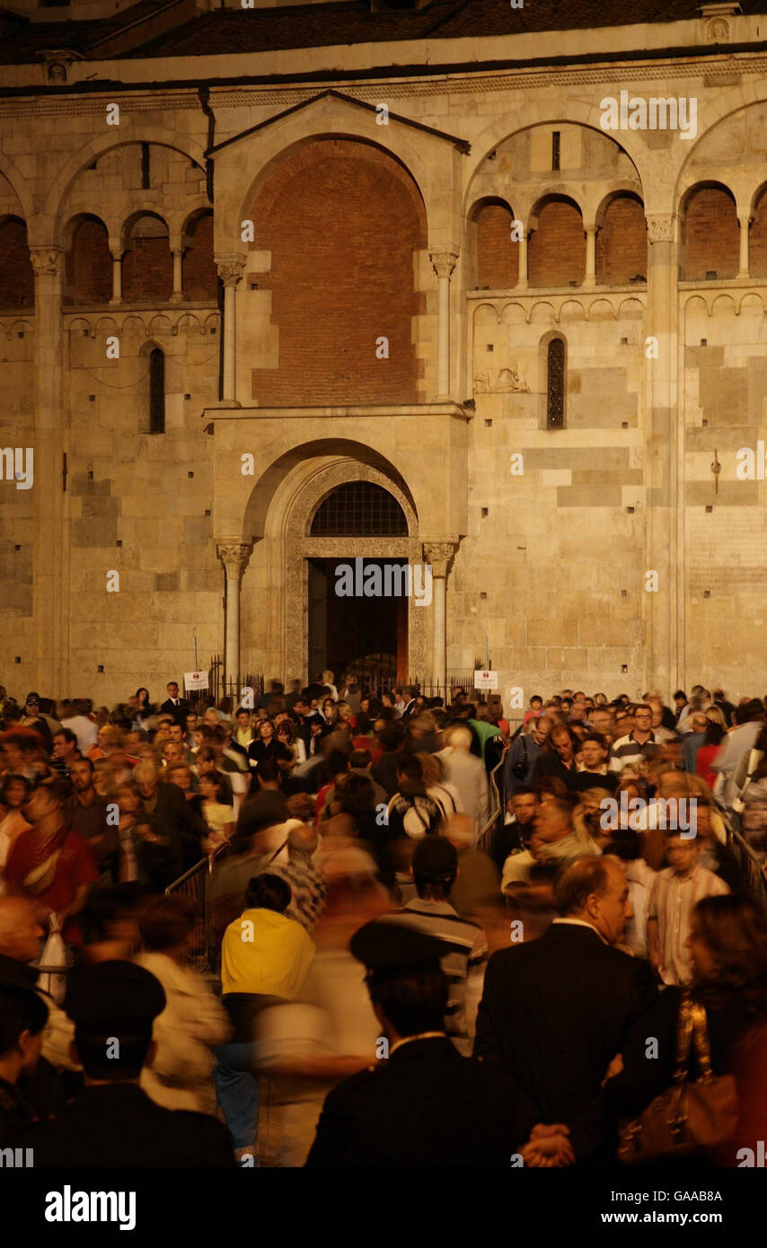 Alla vigilia del funerale luciano pavarotti immagini e fotografie stock ...