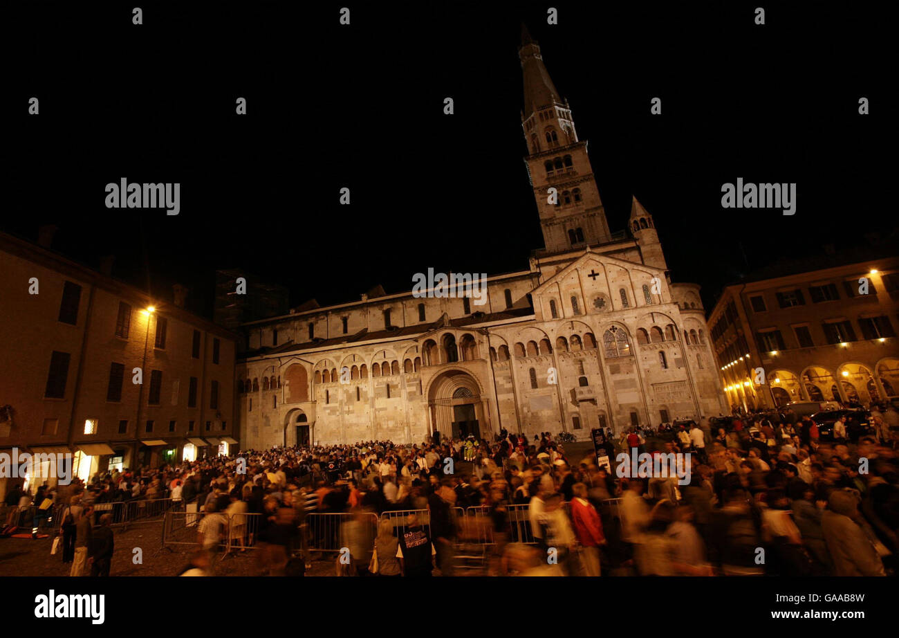 Alla vigilia del funerale luciano pavarotti immagini e fotografie stock ...