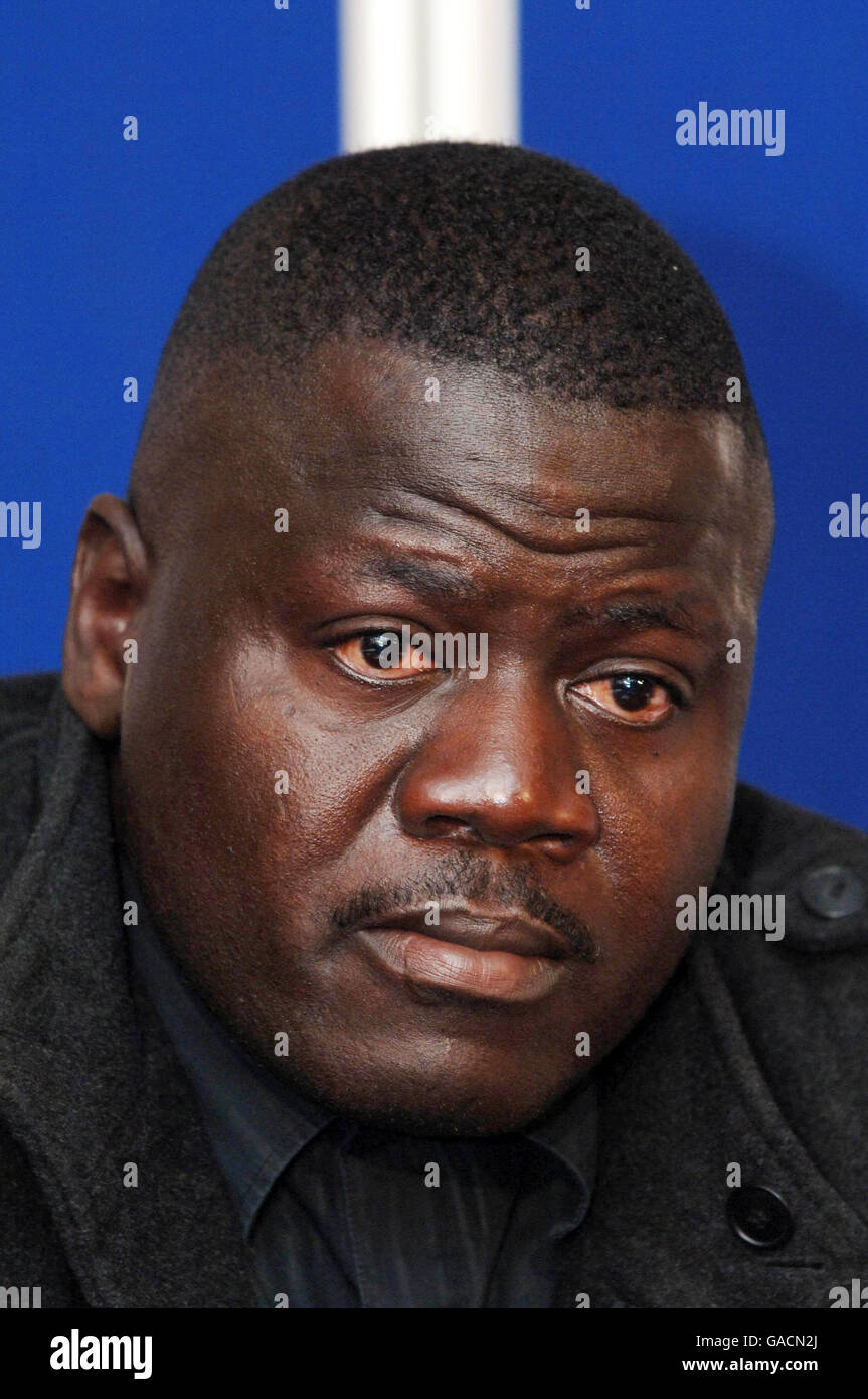 Colpo alla testa ritratto di colpo alla testa grave mangrs triste ...