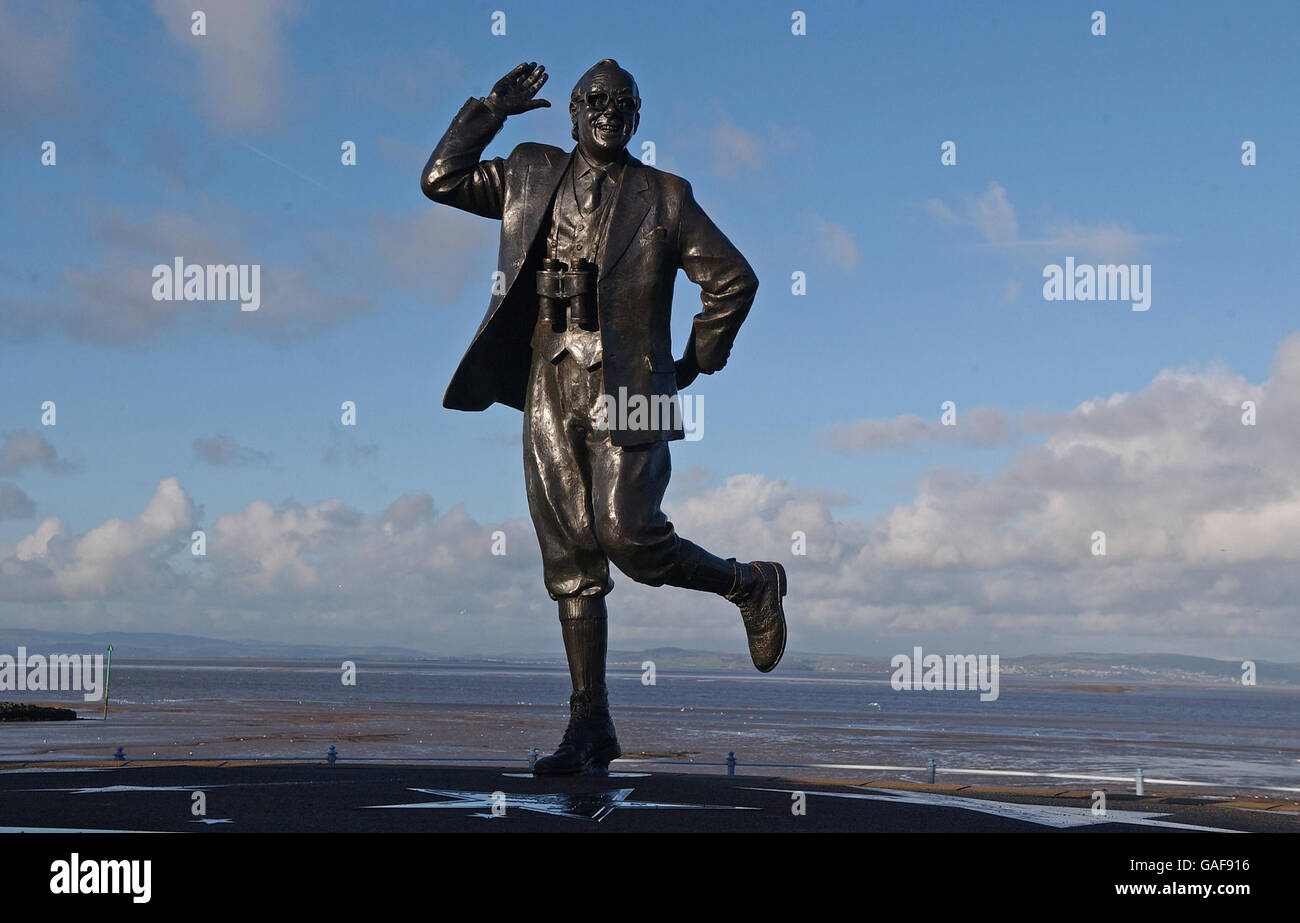 Eric morecambe statue in morecambe immagini e fotografie stock ad alta ...