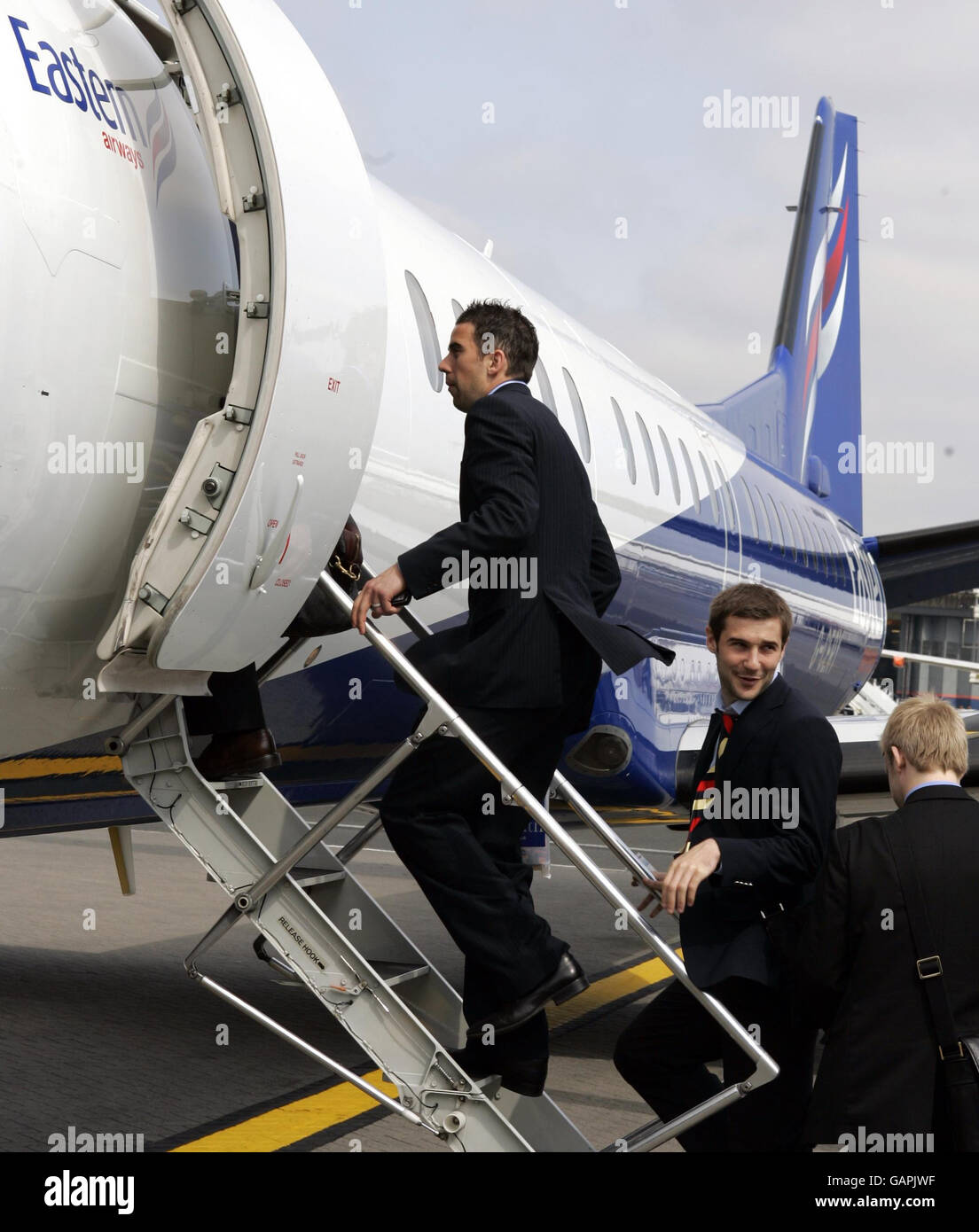 I ranger neil alexander si imbarcano sul loro aereo all'aeroporto di ...