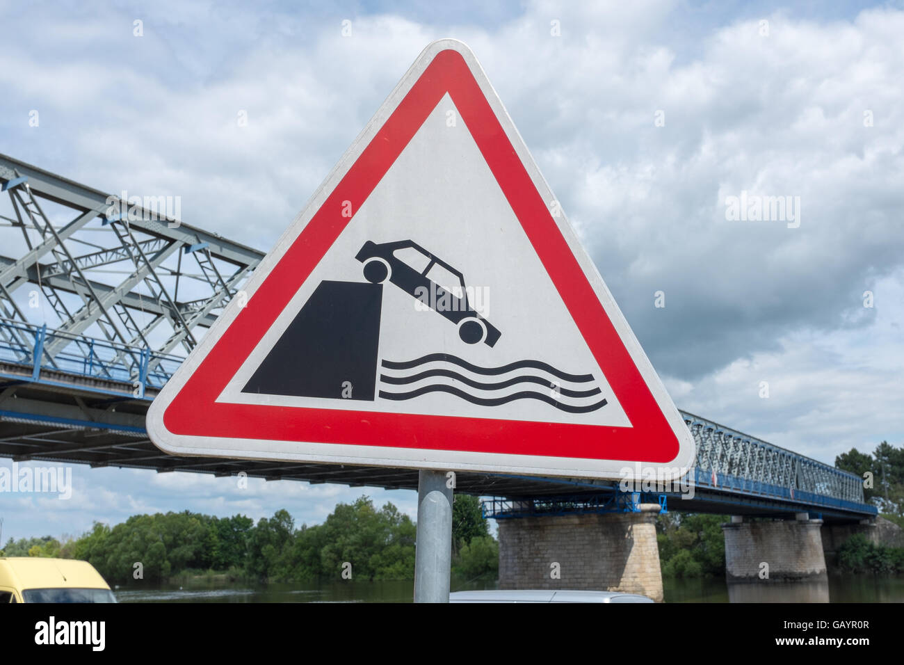 Segnale di pericolo al fiume immagini e fotografie stock ad alta ...