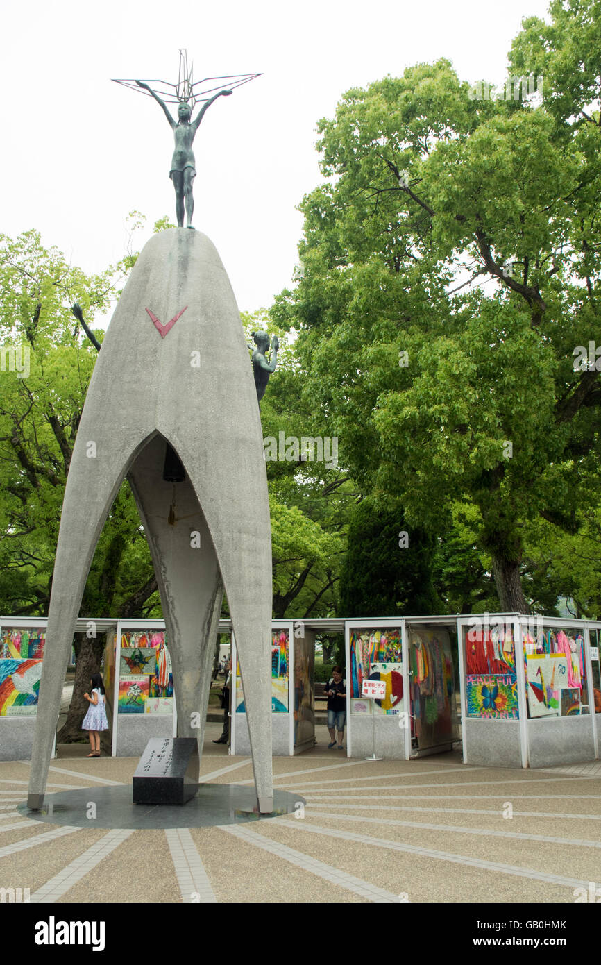 Hiroshima monumento per la pace dei bambini immagini e fotografie stock ... Hiroshima monumento per la pace dei bambini immagini e fotografie stock ...