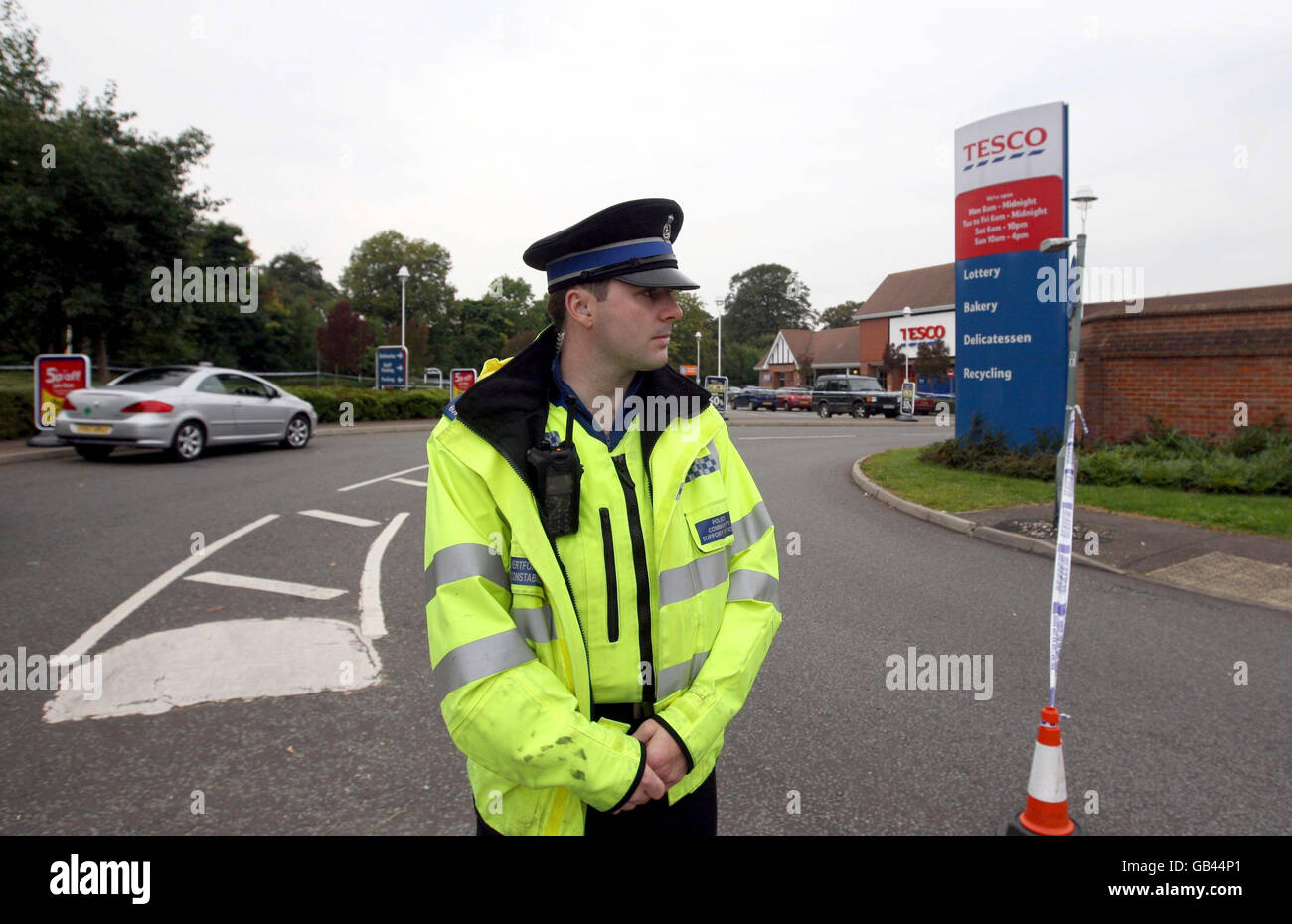 Scena della polizia supermercato tesco a tring immagini e fotografie ...