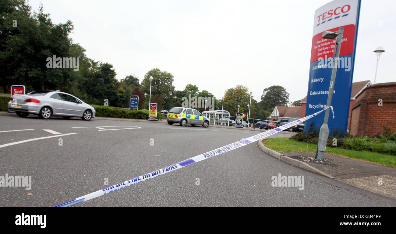 Scena della polizia supermercato tesco a tring immagini e fotografie ...