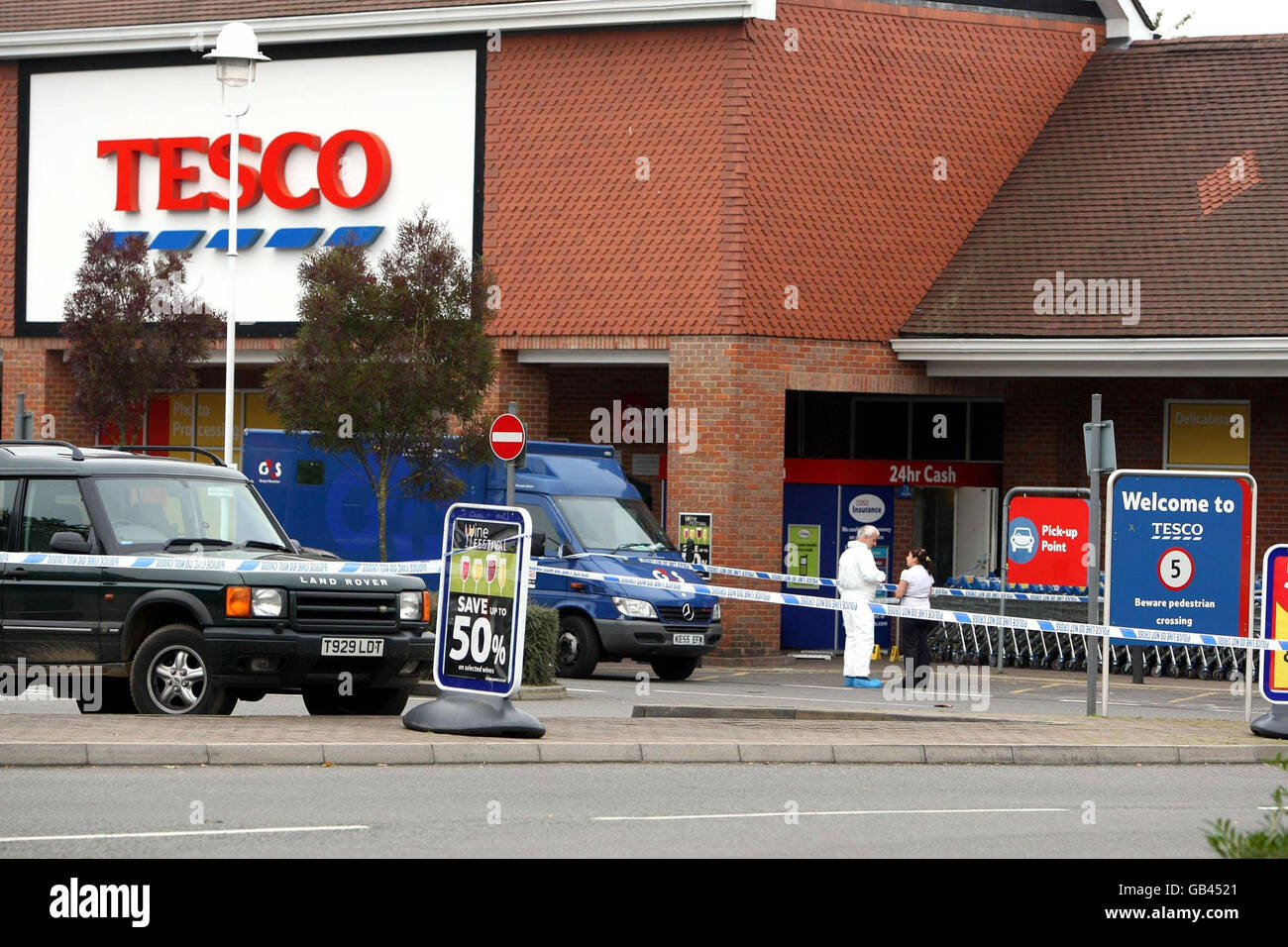 Scena della polizia supermercato tesco a tring immagini e fotografie ...