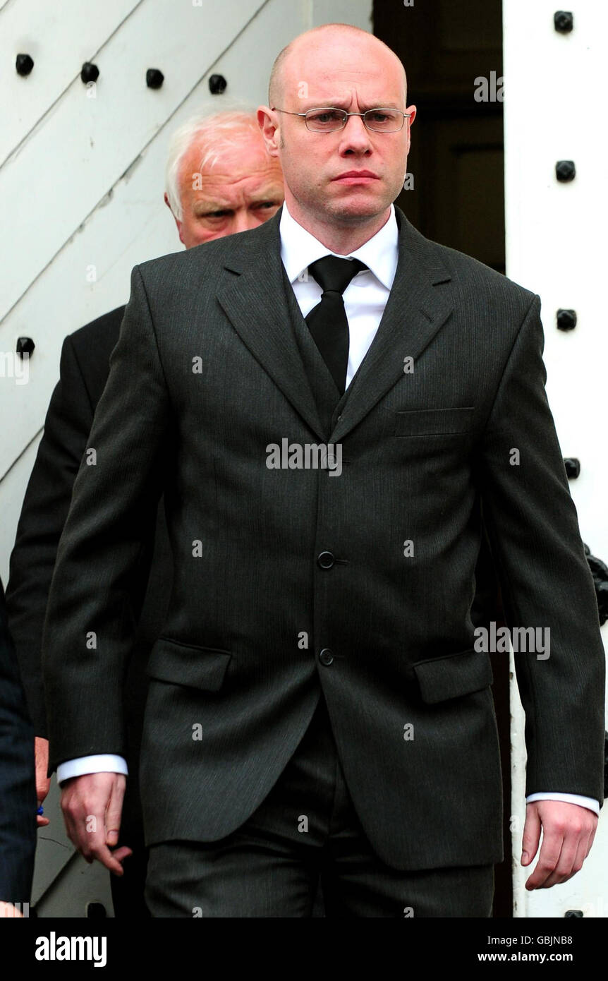 Pc richard underhill lascia oxford coroners court immagini e fotografie ...