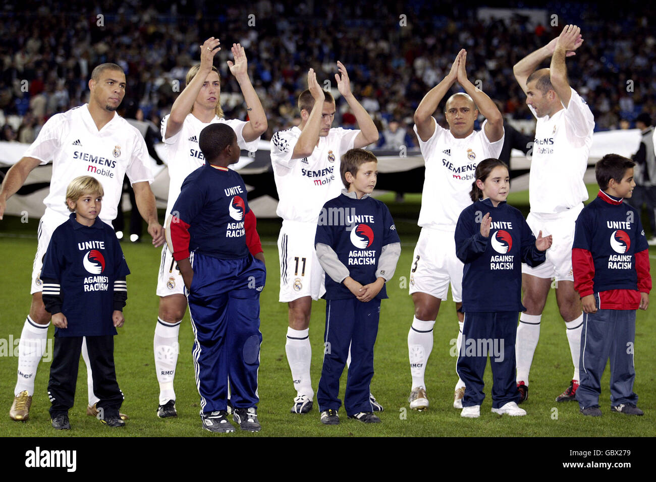 L-R: Ronaldo, Guti, Michael Owen, Roberto Carlos e Zinedine Zidane di ...