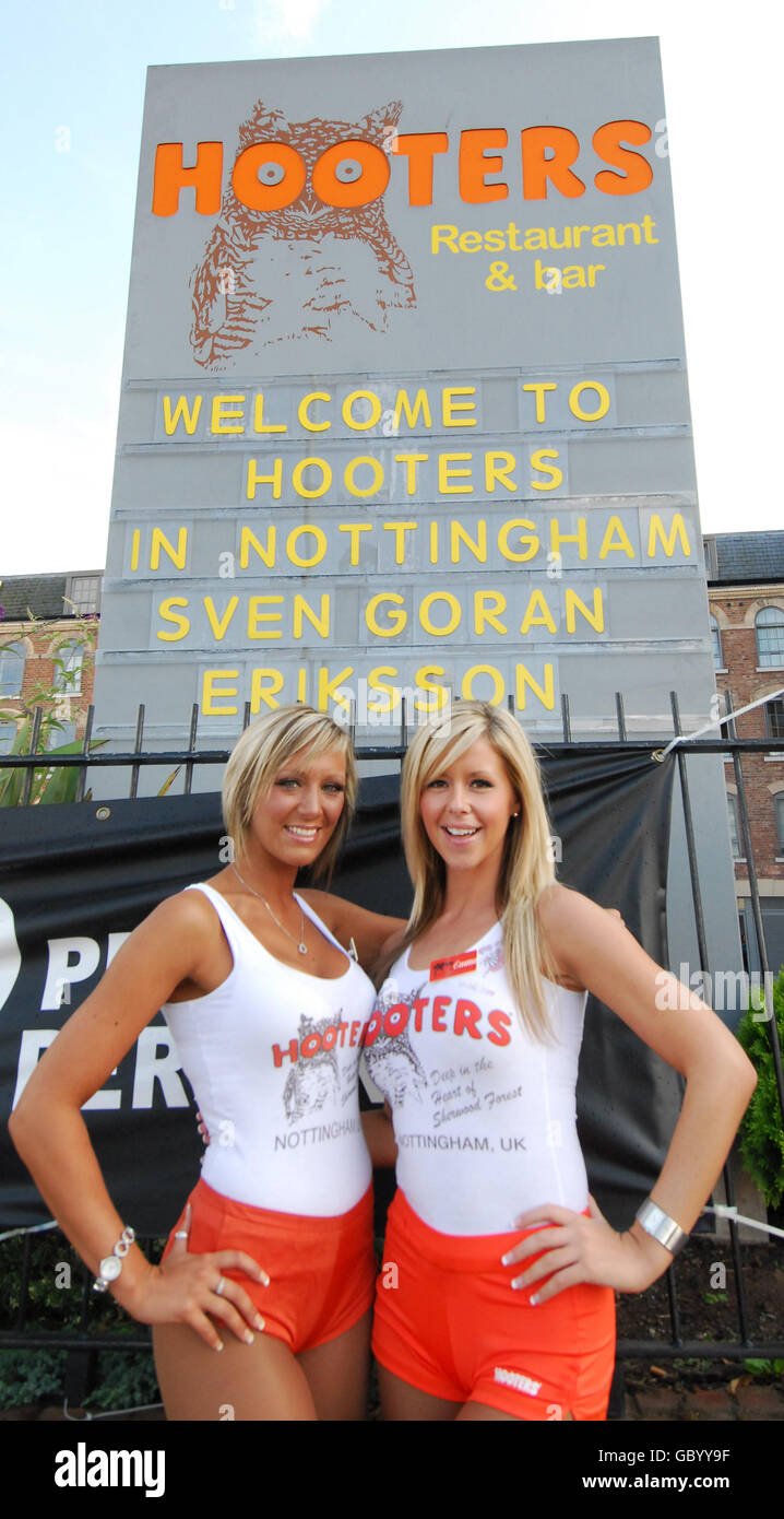 Hooters ragazze immagini e fotografie stock ad alta risoluzione - Alamy