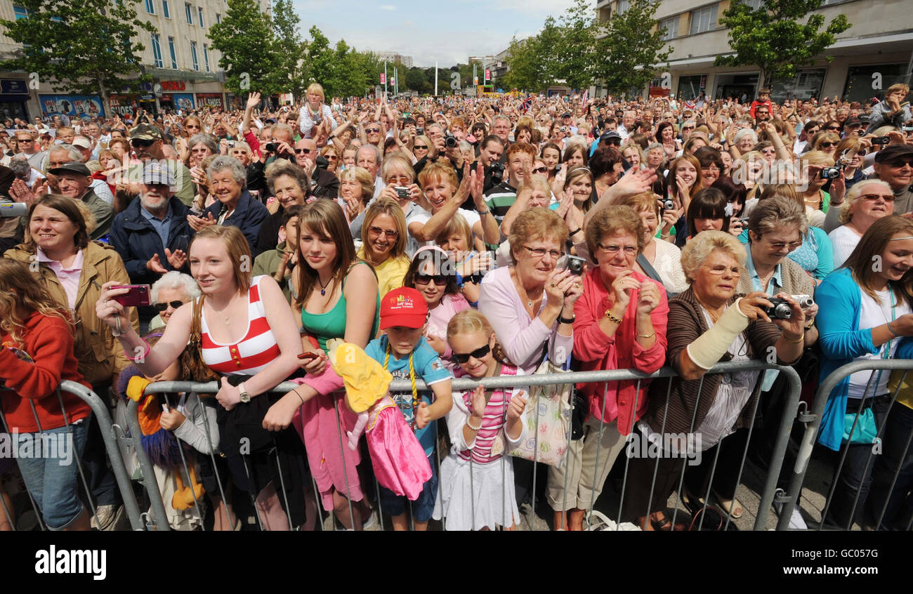 Tom daley felice immagini e fotografie stock ad alta risoluzione - Alamy