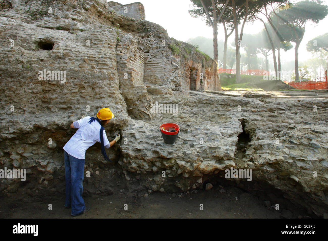 Archeologi britannici riportano alla luce l'anfiteatro romano immagini ... Archeologi britannici riportano alla luce l'anfiteatro romano immagini ...