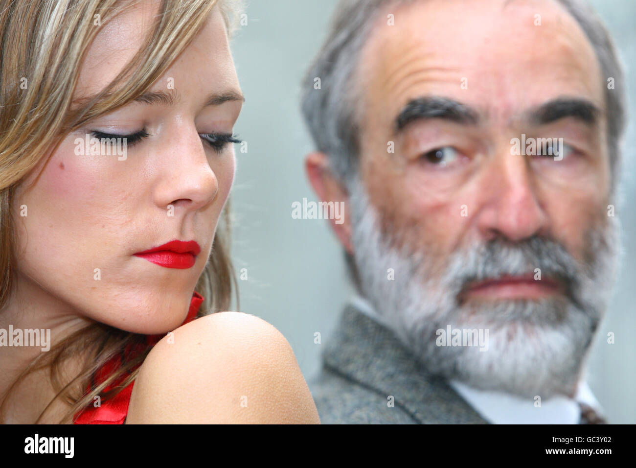 I modelli che interpretano i ruoli dei personaggi del cluedo, Miss ...