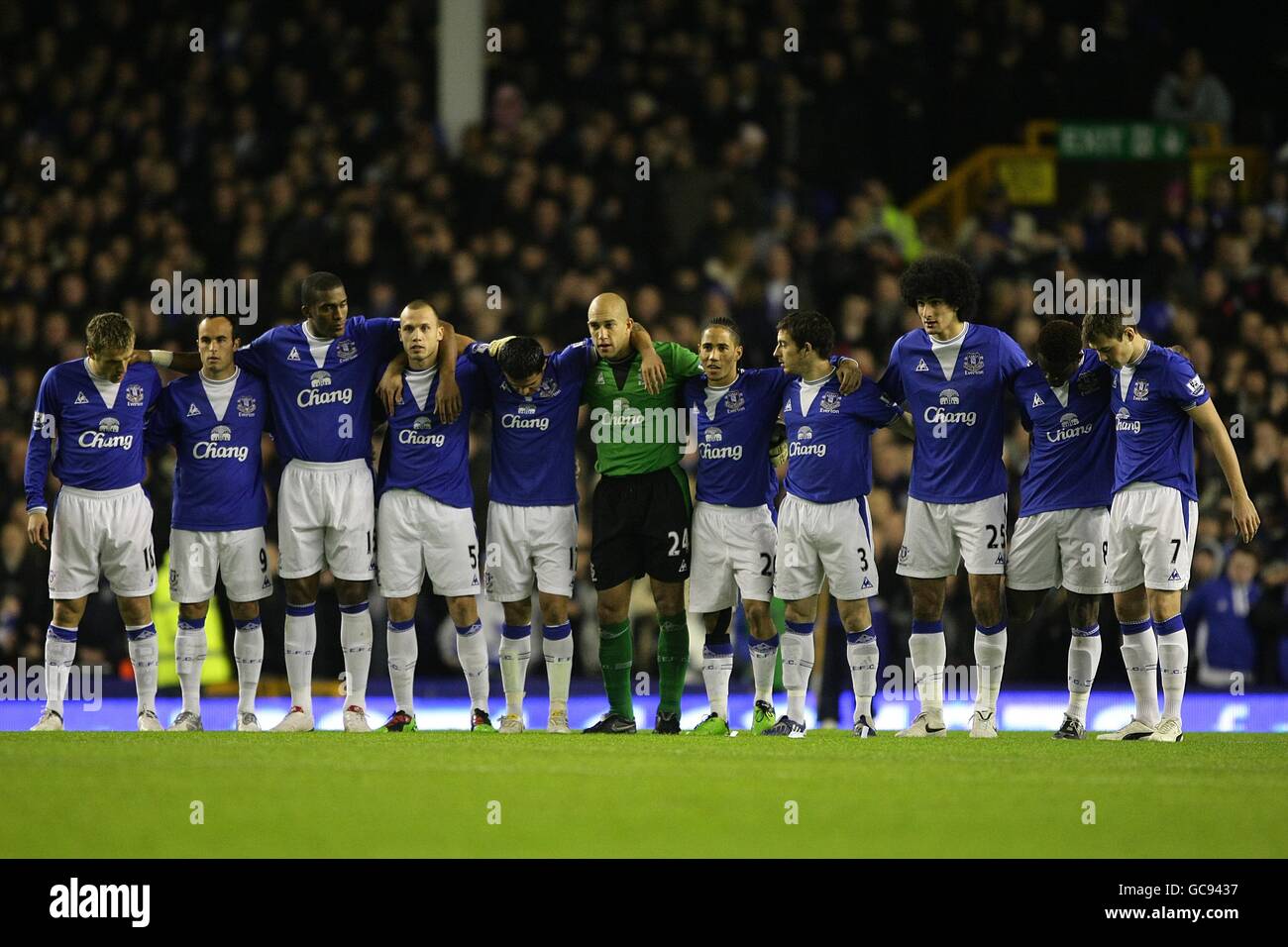 Il team di everton ricorda ex giocatore alex parker immagini e ...