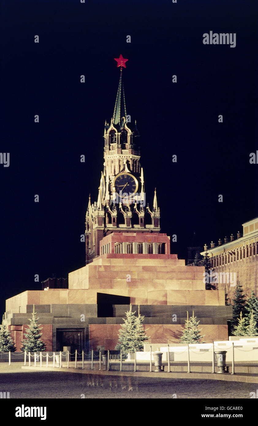 Vista notturna del mausoleo di lenin Immagini e Fotos Stock - Alamy