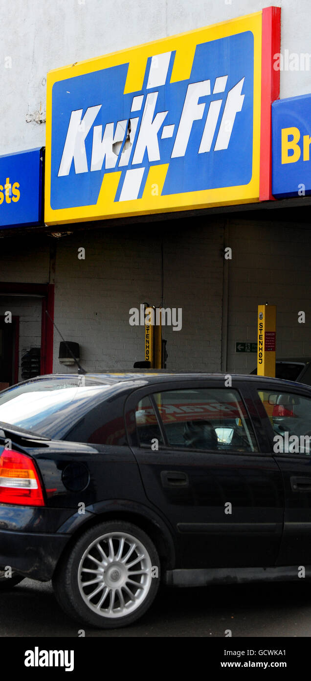 Kwik fit sign immagini e fotografie stock ad alta risoluzione - Alamy