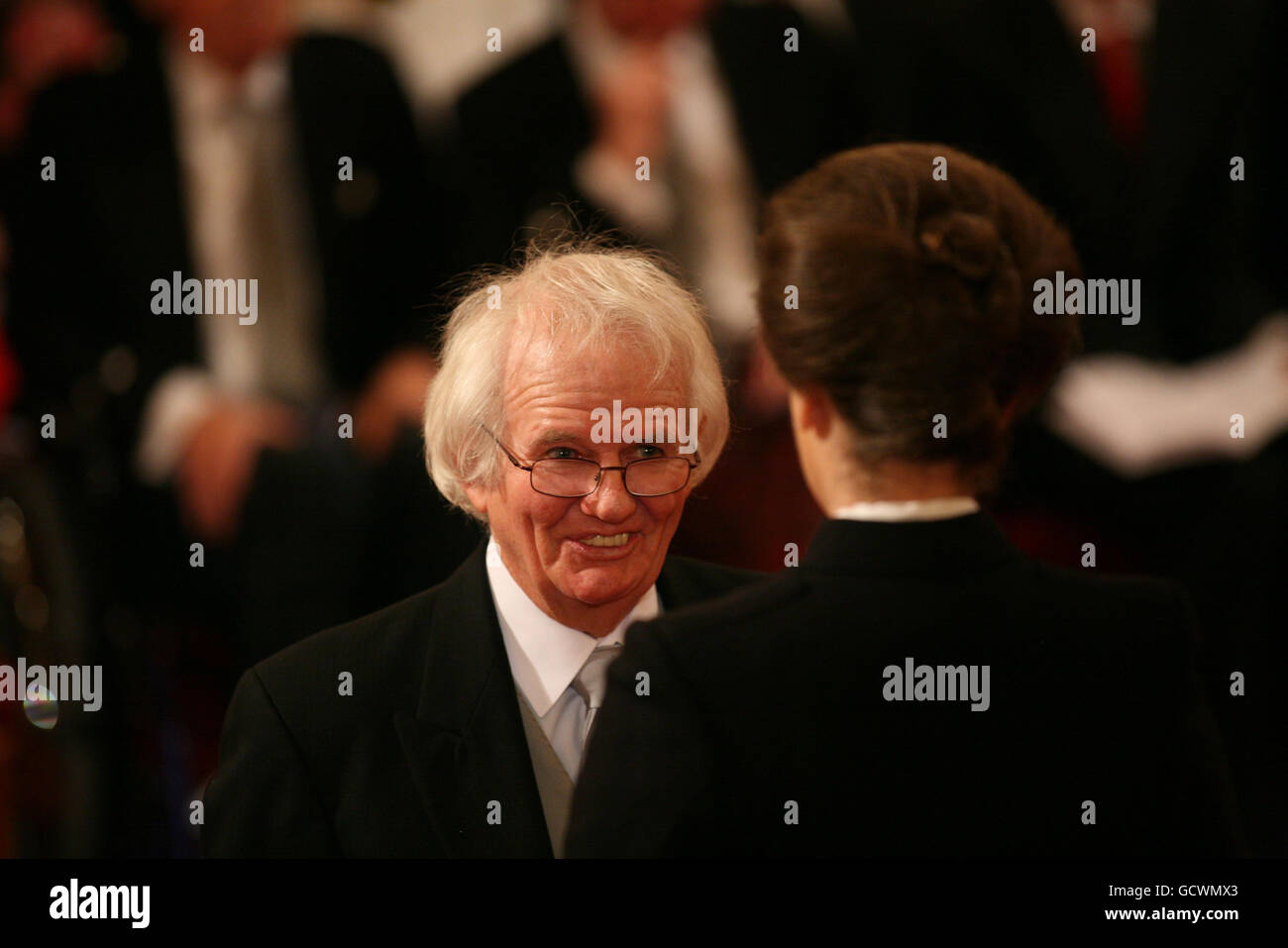 Il professor kenneth london ha reso obe dalla principessa royal ...