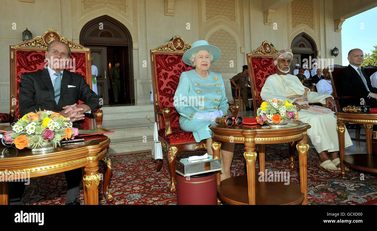 Britains queen elizabeth ii e il sultano dell'oman immagini e ...