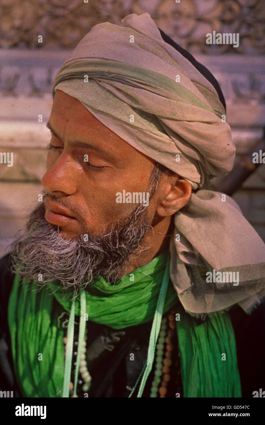 Fachiro musulmano immagini e fotografie stock ad alta risoluzione - Alamy