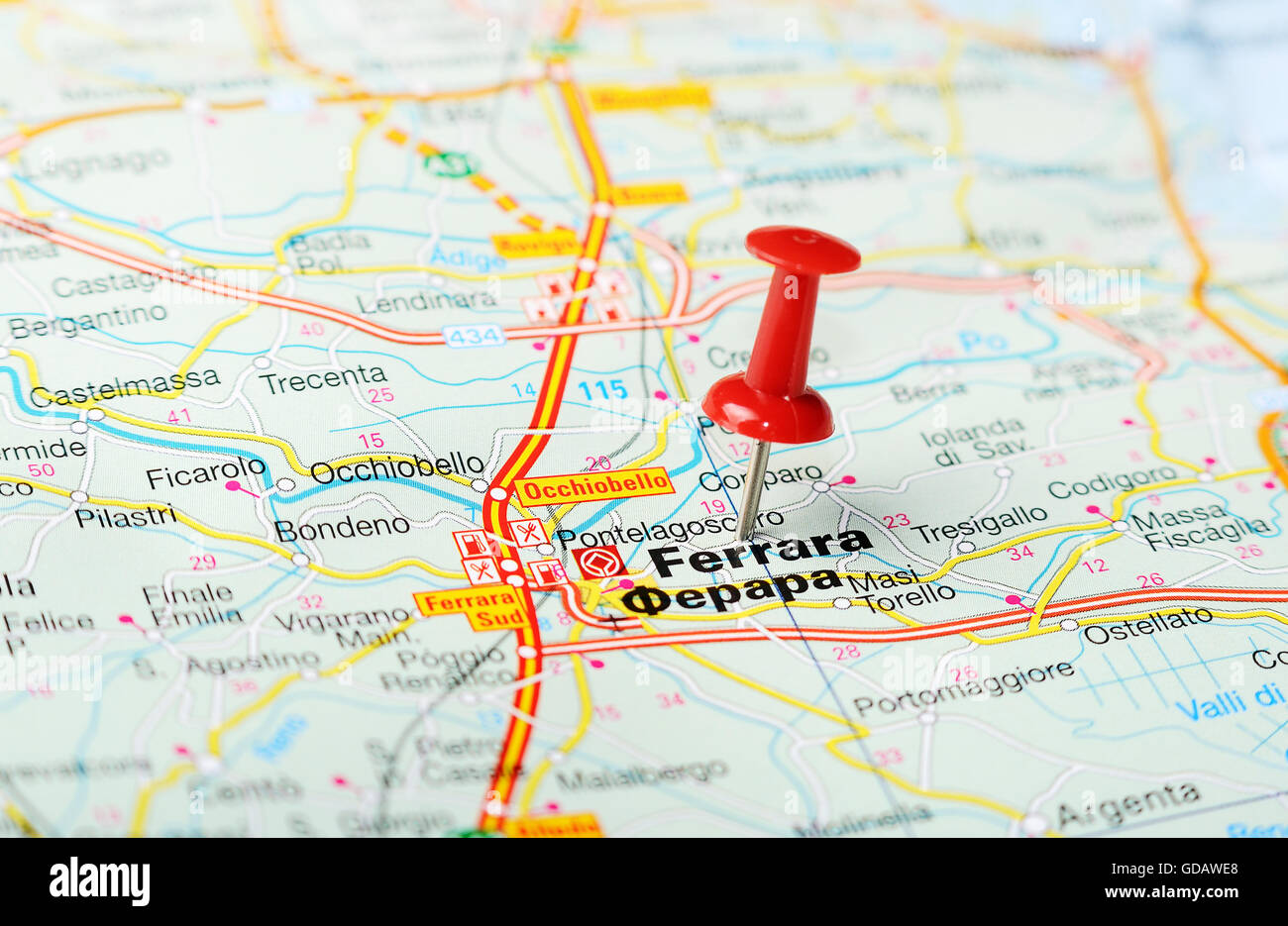 Close up di Ferrara , Italia mappa con perno rosso - Concetto di ...