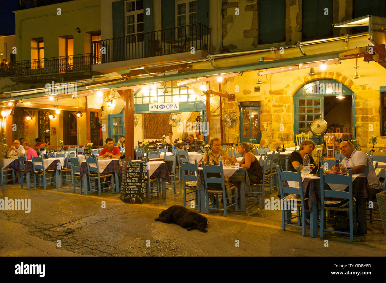 Taverna nel centro storico di chania immagini e fotografie stock ad ...