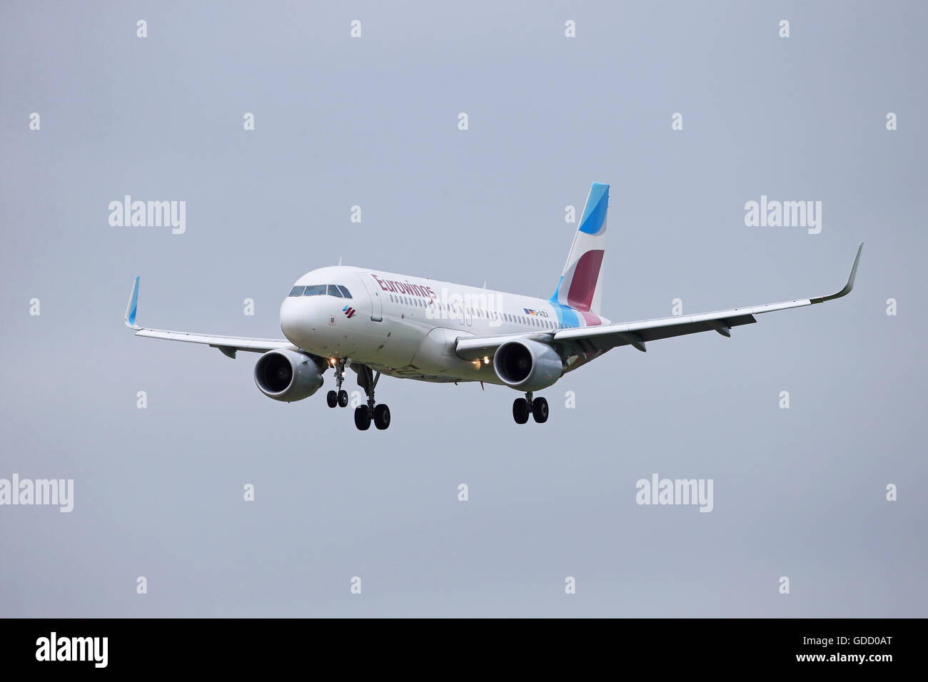 Aereo che atterra a heathrow immagini e fotografie stock ad alta ...