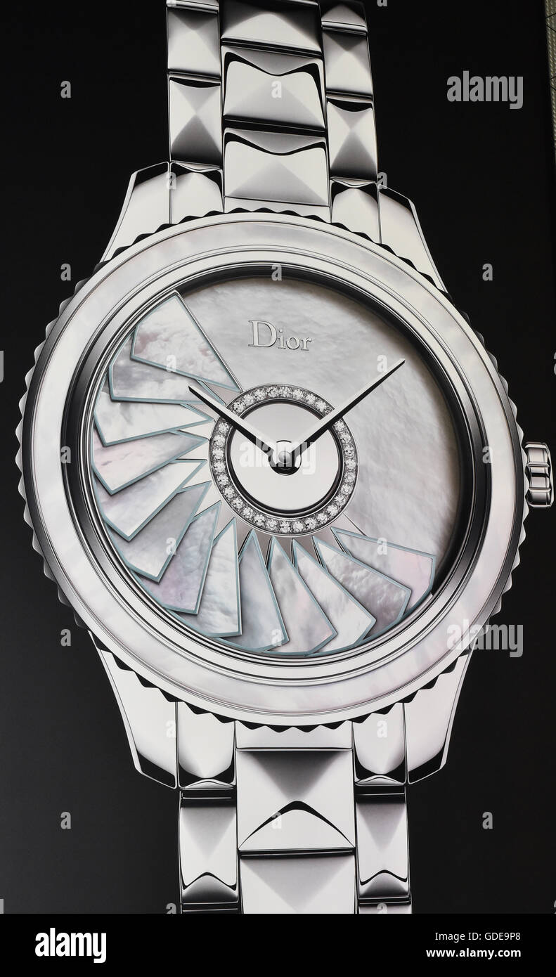 Orologio svizzero immagini e fotografie stock ad alta risoluzione - Alamy