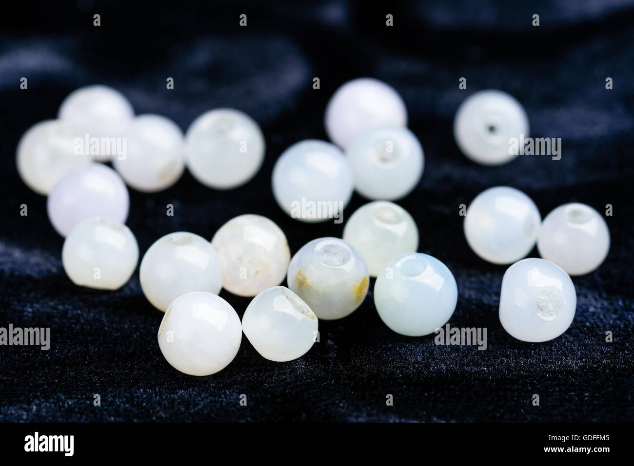 Giadeite bianca immagini e fotografie stock ad alta risoluzione - Alamy