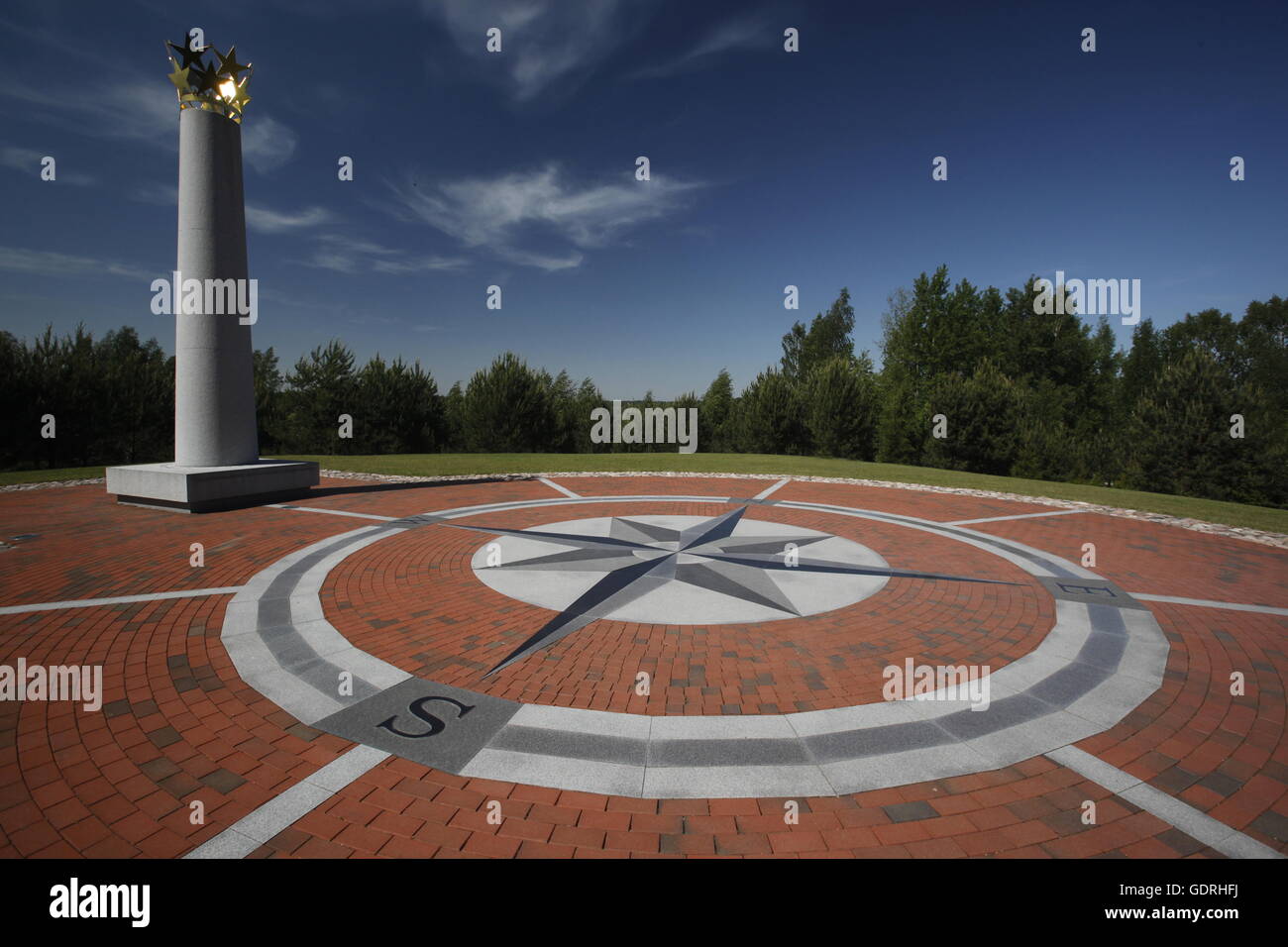 Il middlepoint del continente Europa 25 km dalla città di Vilnius e il ...