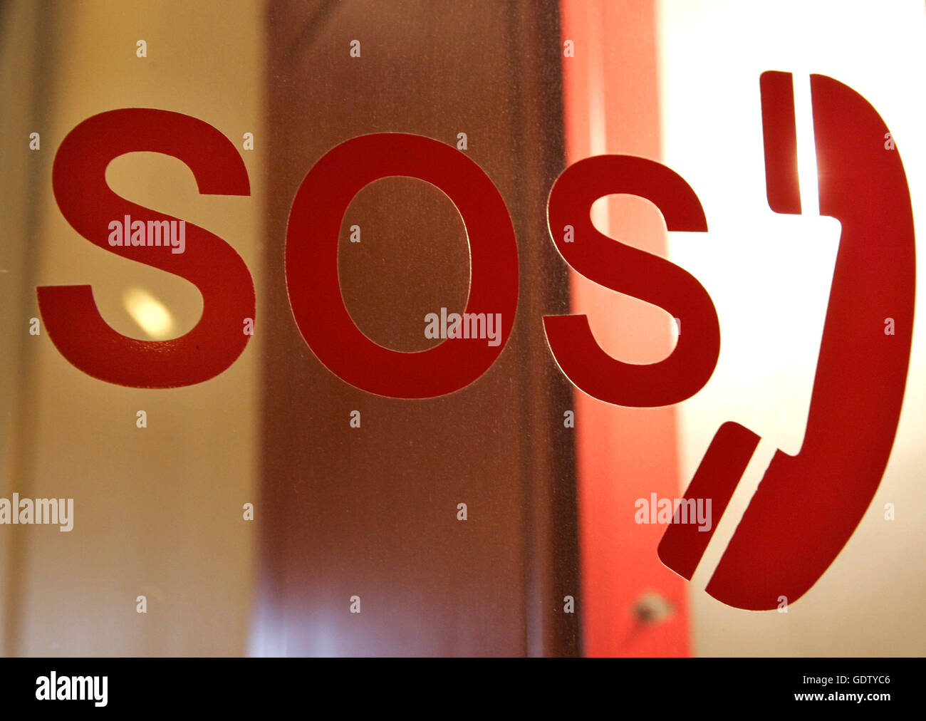 Simbolo del segno di sos immagini e fotografie stock ad alta ...