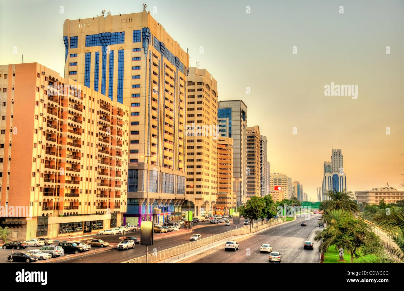 Sheikh Rashid bin Saeed Al Maktoum Street in Abu Dhabi Foto stock - Alamy