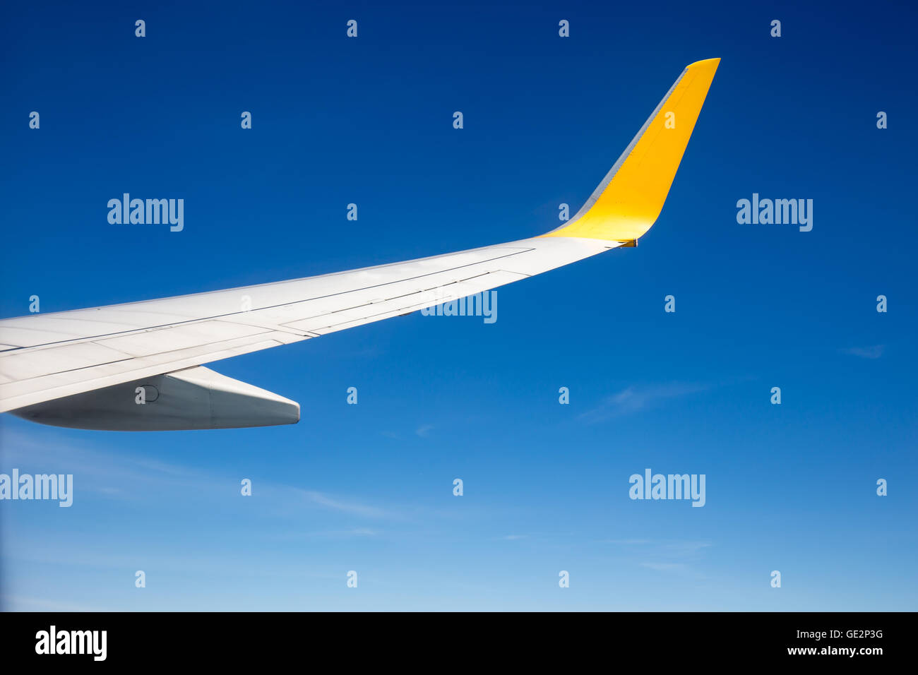 Ala dell'aereo giallo immagini e fotografie stock ad alta risoluzione ...