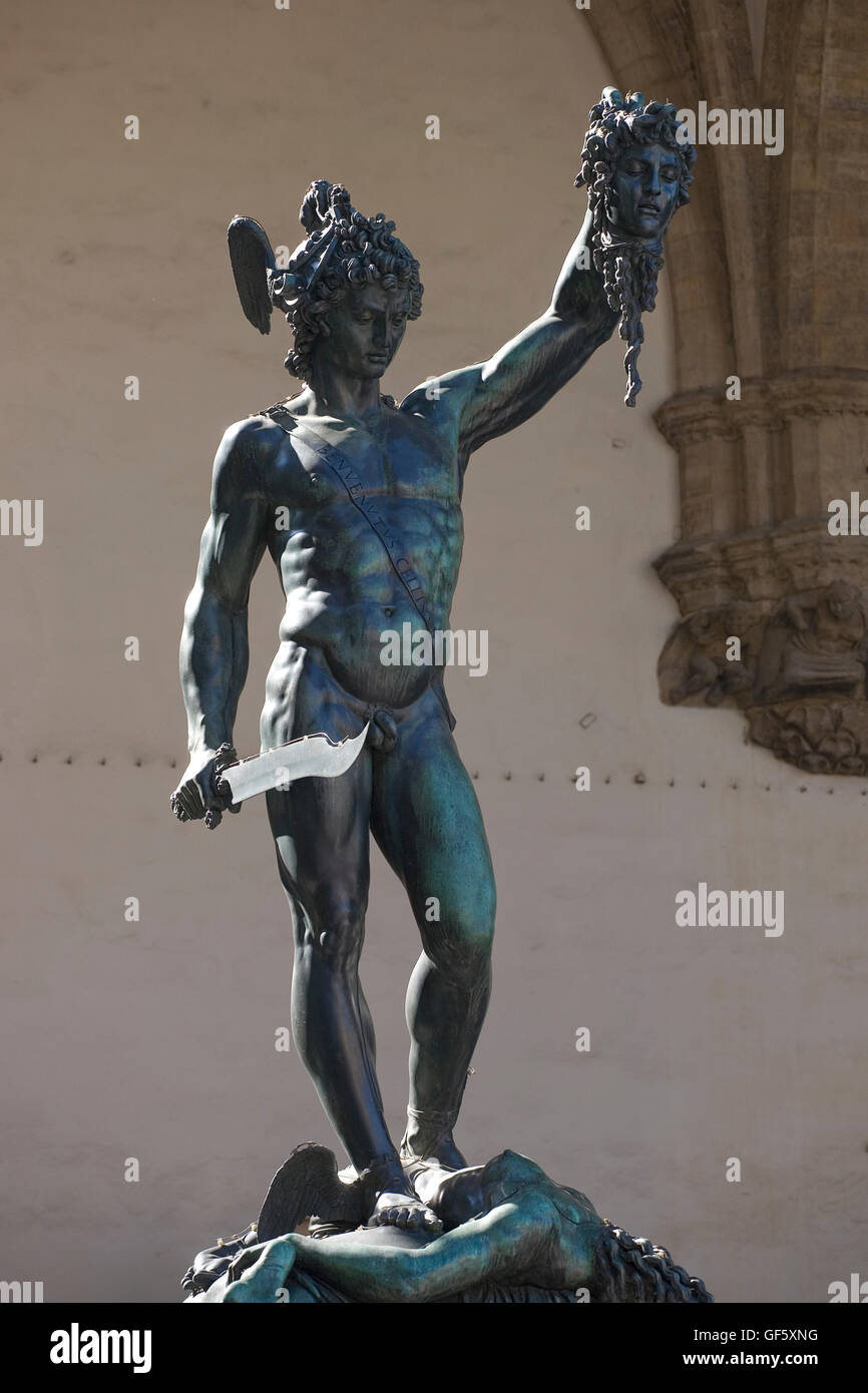 Perseo con la testa di Medusa: scultura in bronzo di Benvenuto Cellini ...
