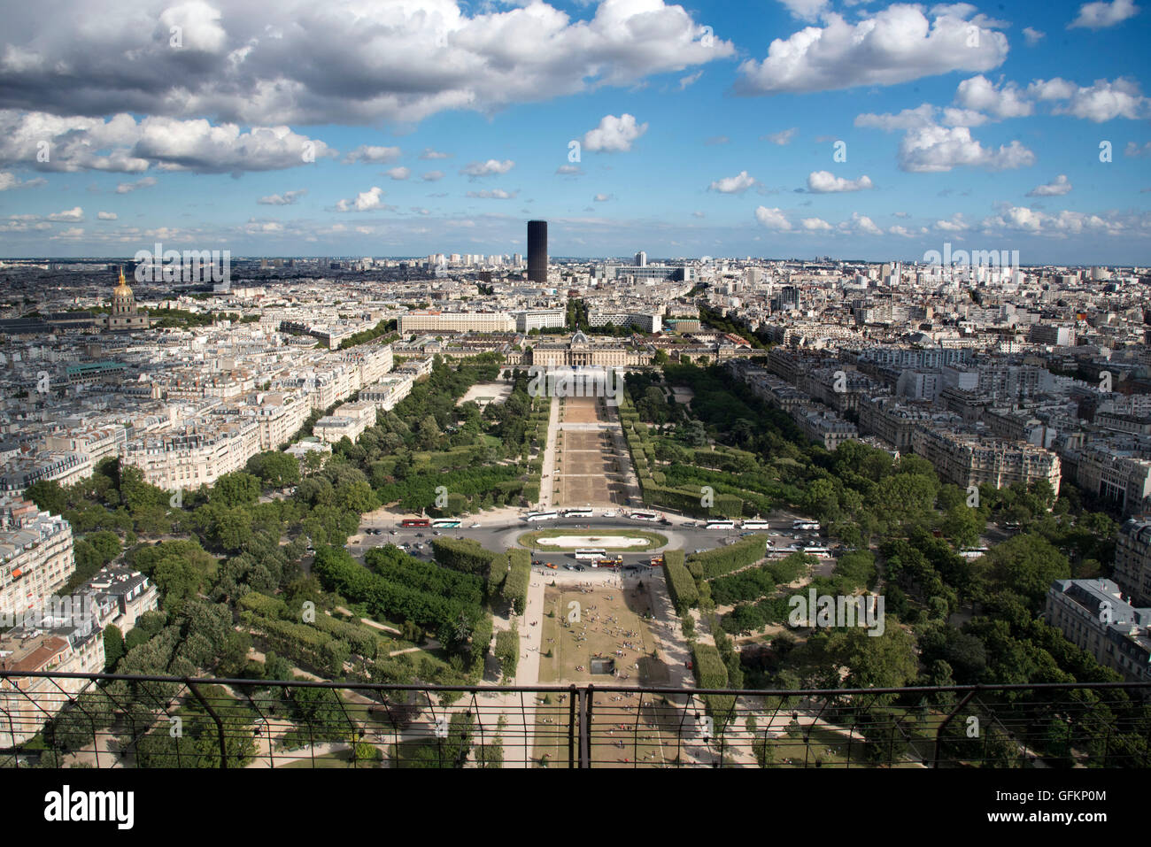 Ecole militaire dalla torre eiffel immagini e fotografie stock ad alta ...