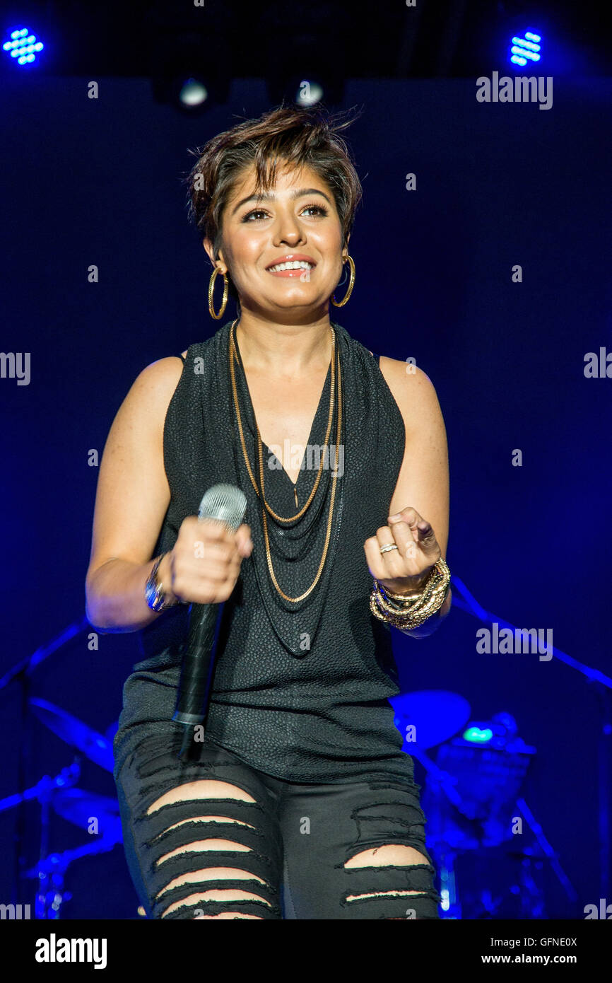 Indian singer immagini e fotografie stock ad alta risoluzione - Alamy