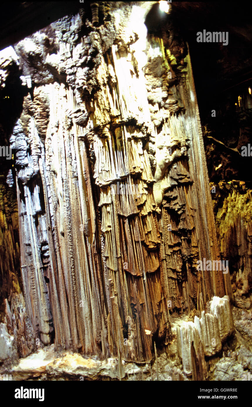 Grotte de formations calcaires immagini e fotografie stock ad alta ...