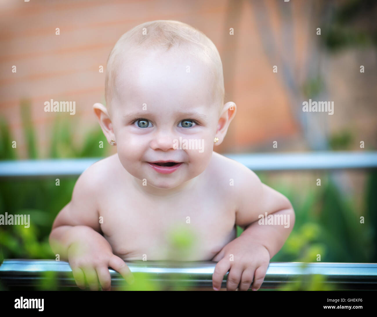 Carino gioioso immagini e fotografie stock ad alta risoluzione - Alamy