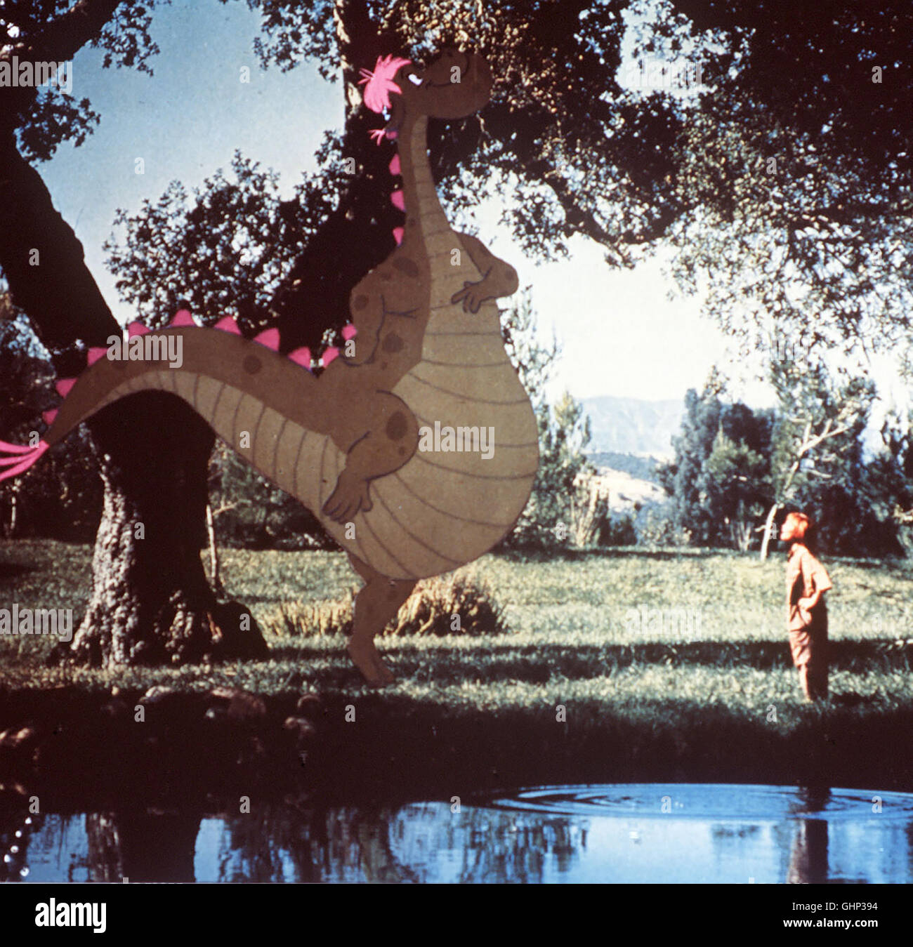 Der Waise neunjährige Pete (SEAN MARSHALL) flieht zusammen mit seinem ...